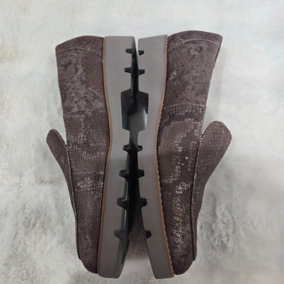 Vionic | Shoes | Vionic Kensley Brown Snake Print Loafer Womens Sizes ...